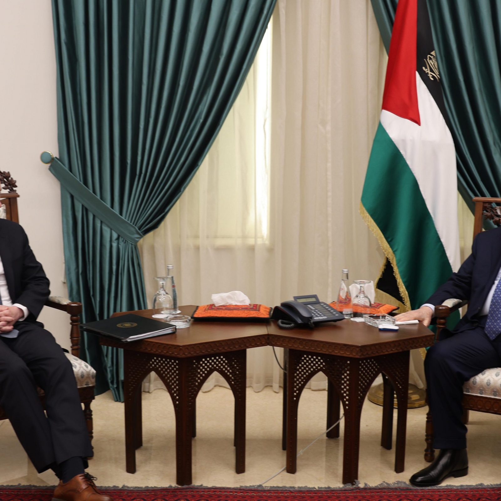 US National Security Adviser meets Mahmoud Abbas - Muslim Network TV